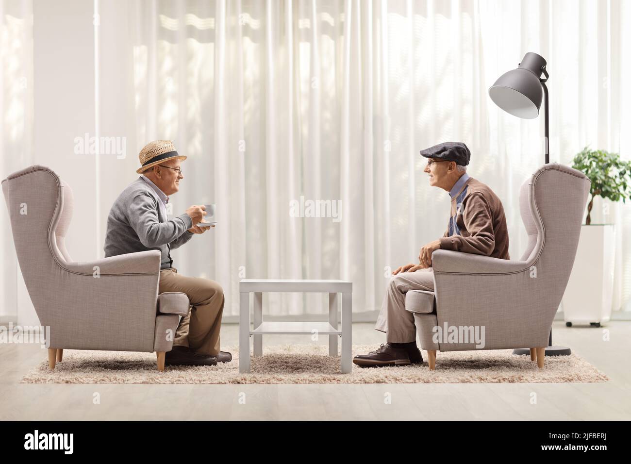 Elderly people sitting in a room hi-res stock photography and images ...