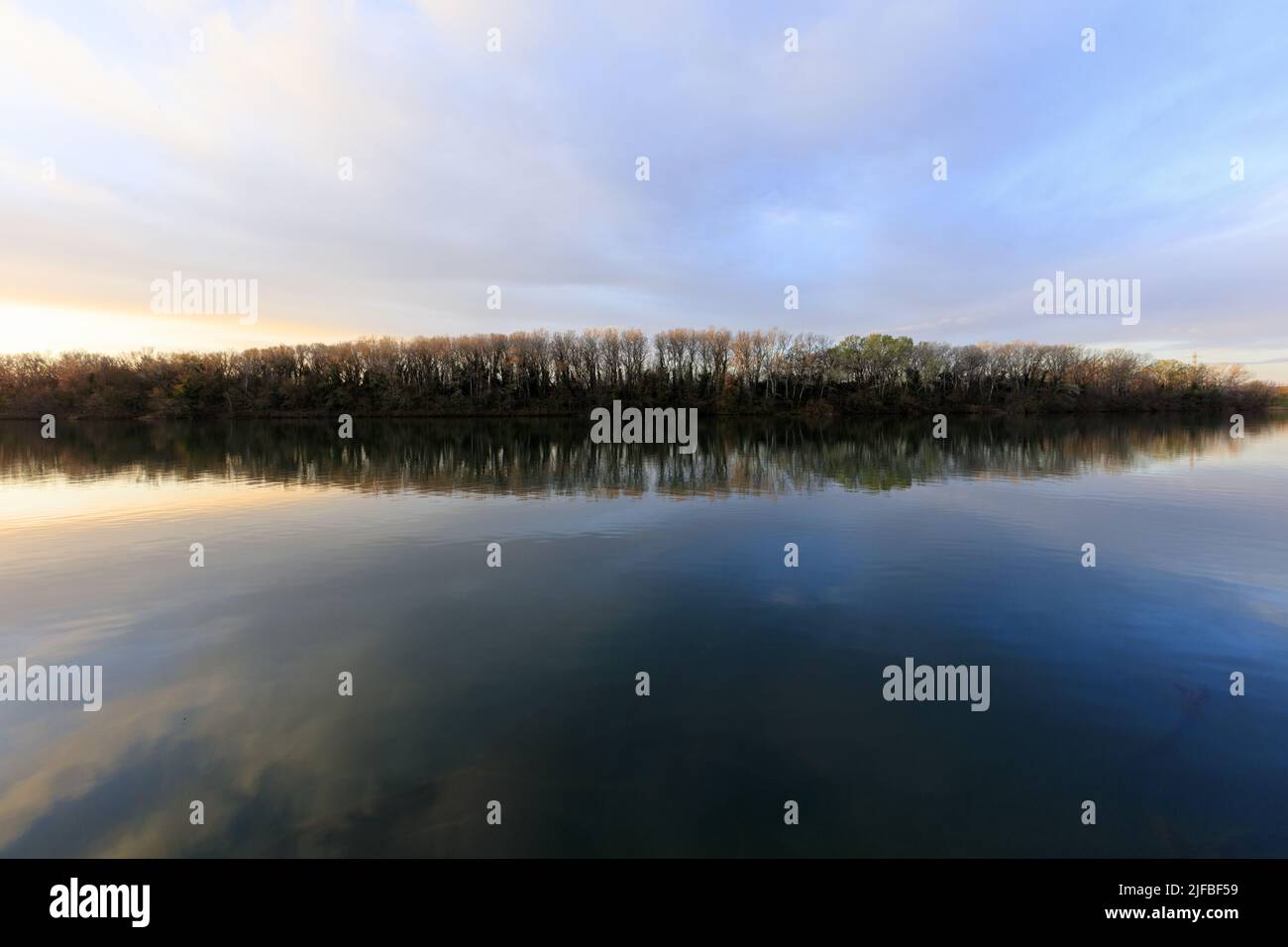 Caderousse hi-res stock photography and images - Alamy