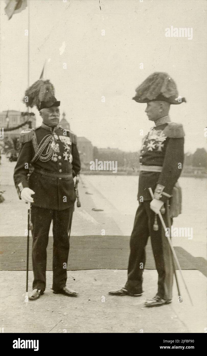 The commander and commander (Carl Ankarcrona) await at the Logård ...