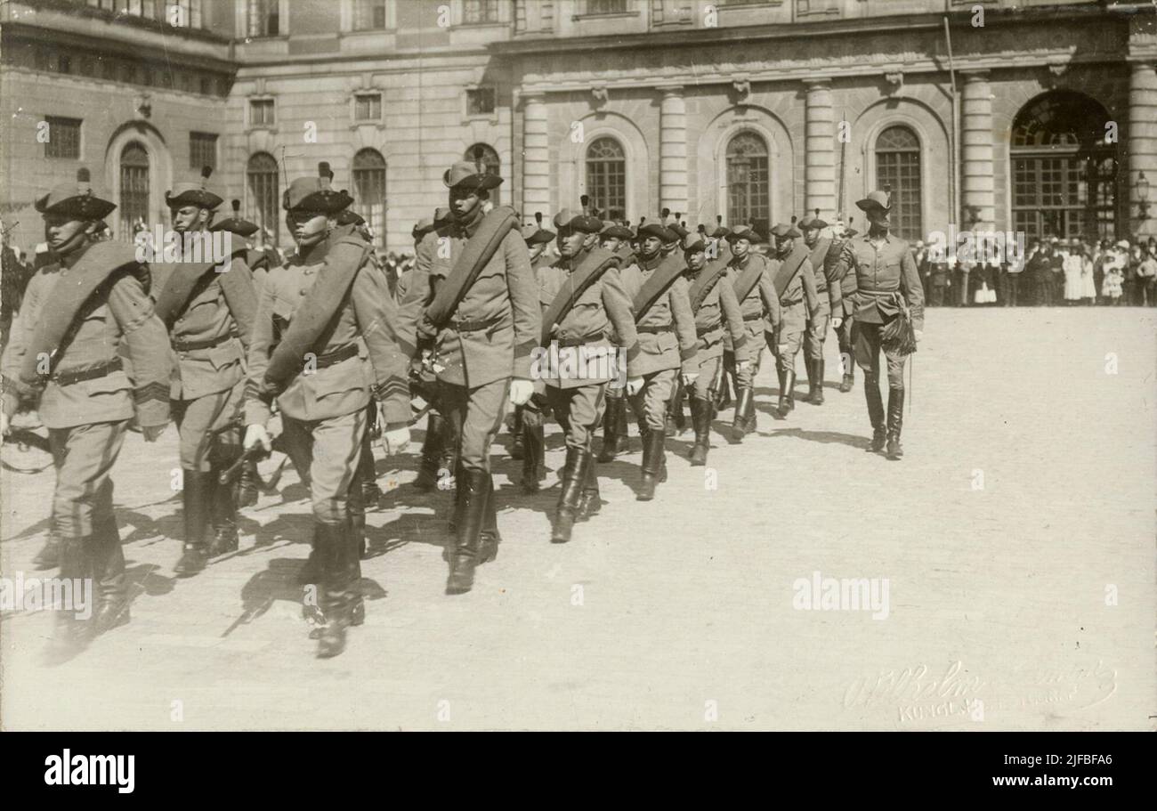 Royal position hi-res stock photography and images - Alamy