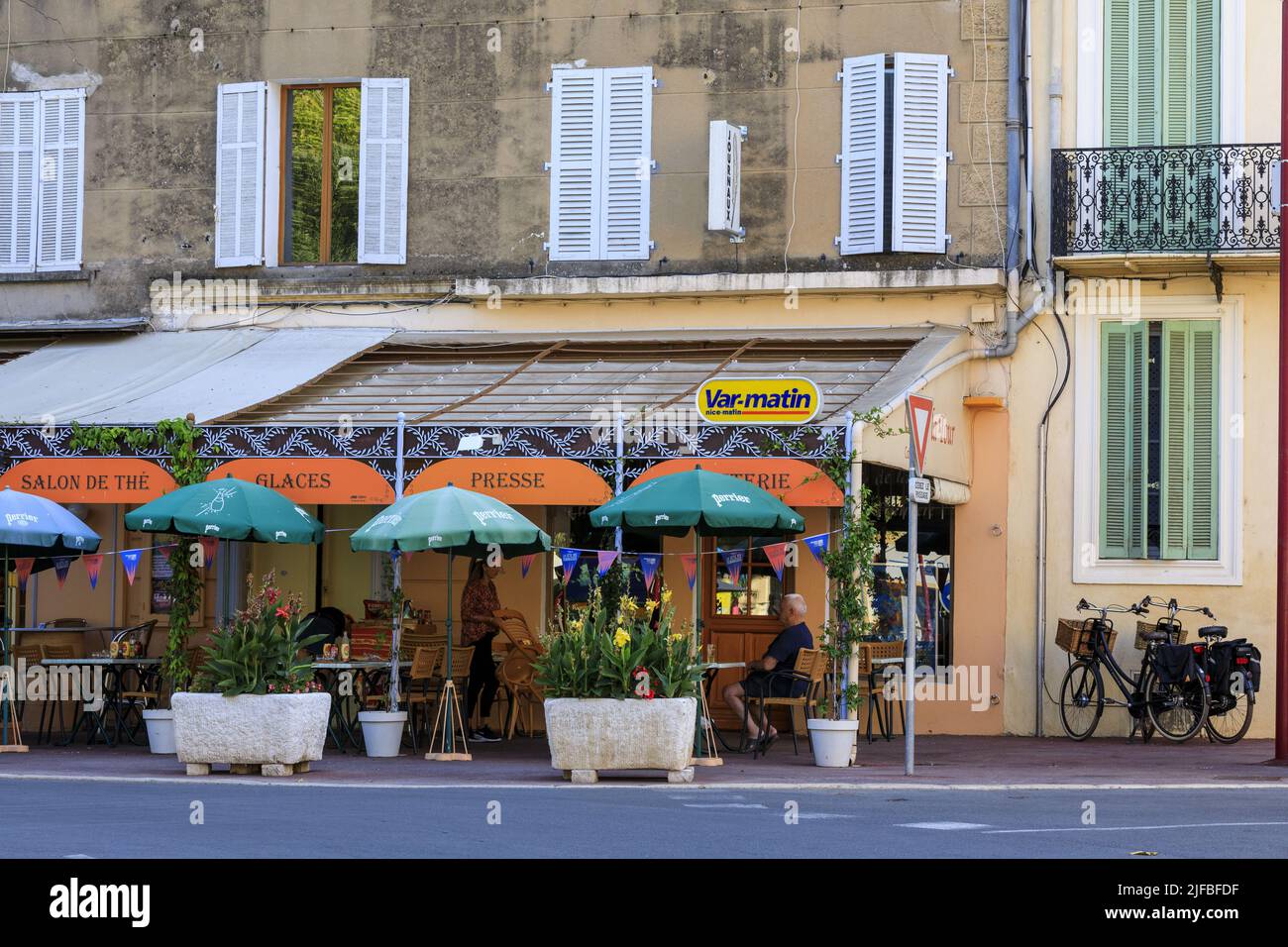 France, Var, Dracenie, Les Arcs sur Argens, boulevard Gambetta, Café de ...
