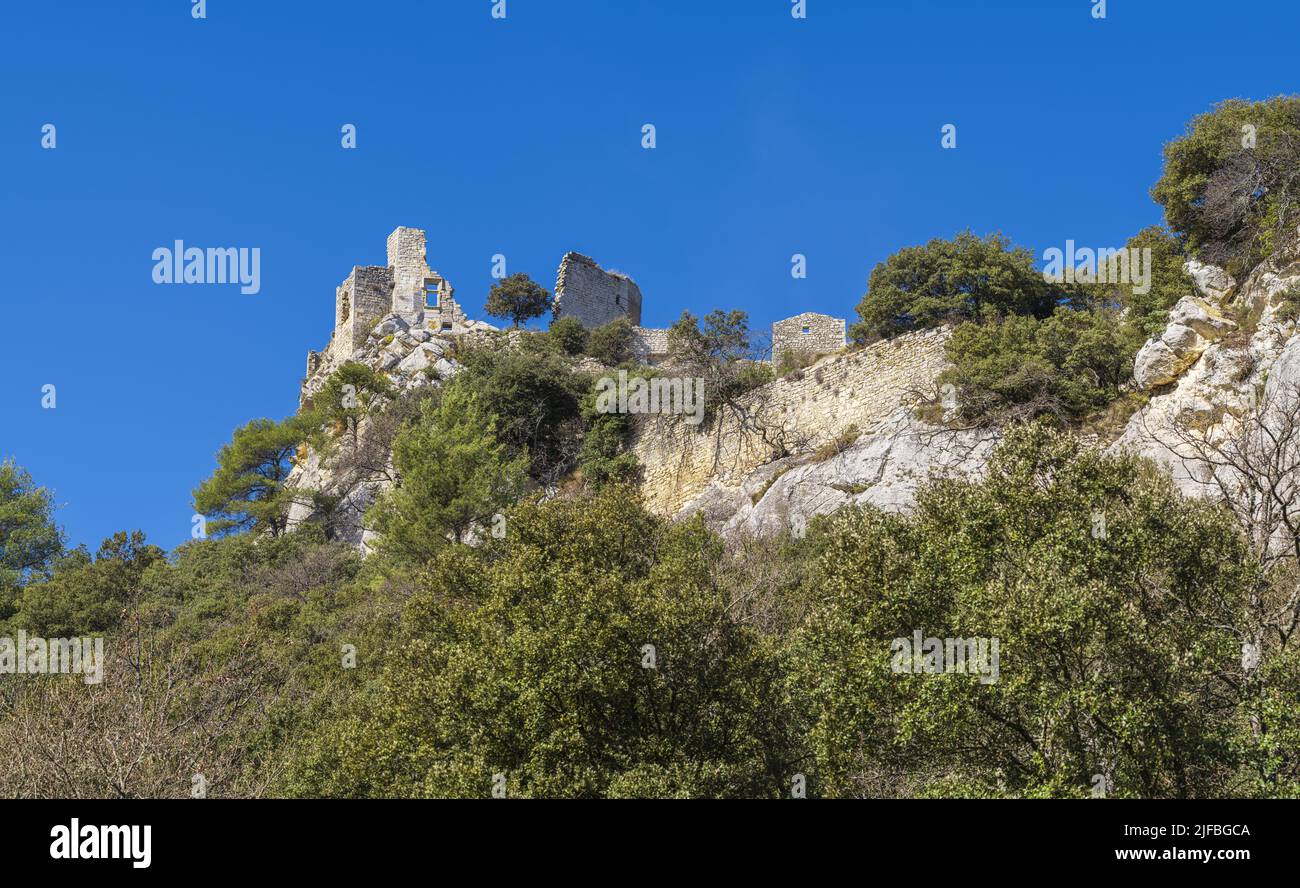 France, Vaucluse, Luberon regional nature park, Oppede-le-Vieux, ruins ...