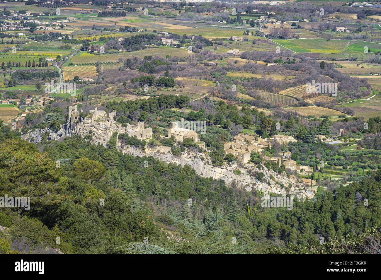 France, Vaucluse, Luberon regional nature park, village of Oppede-le ...