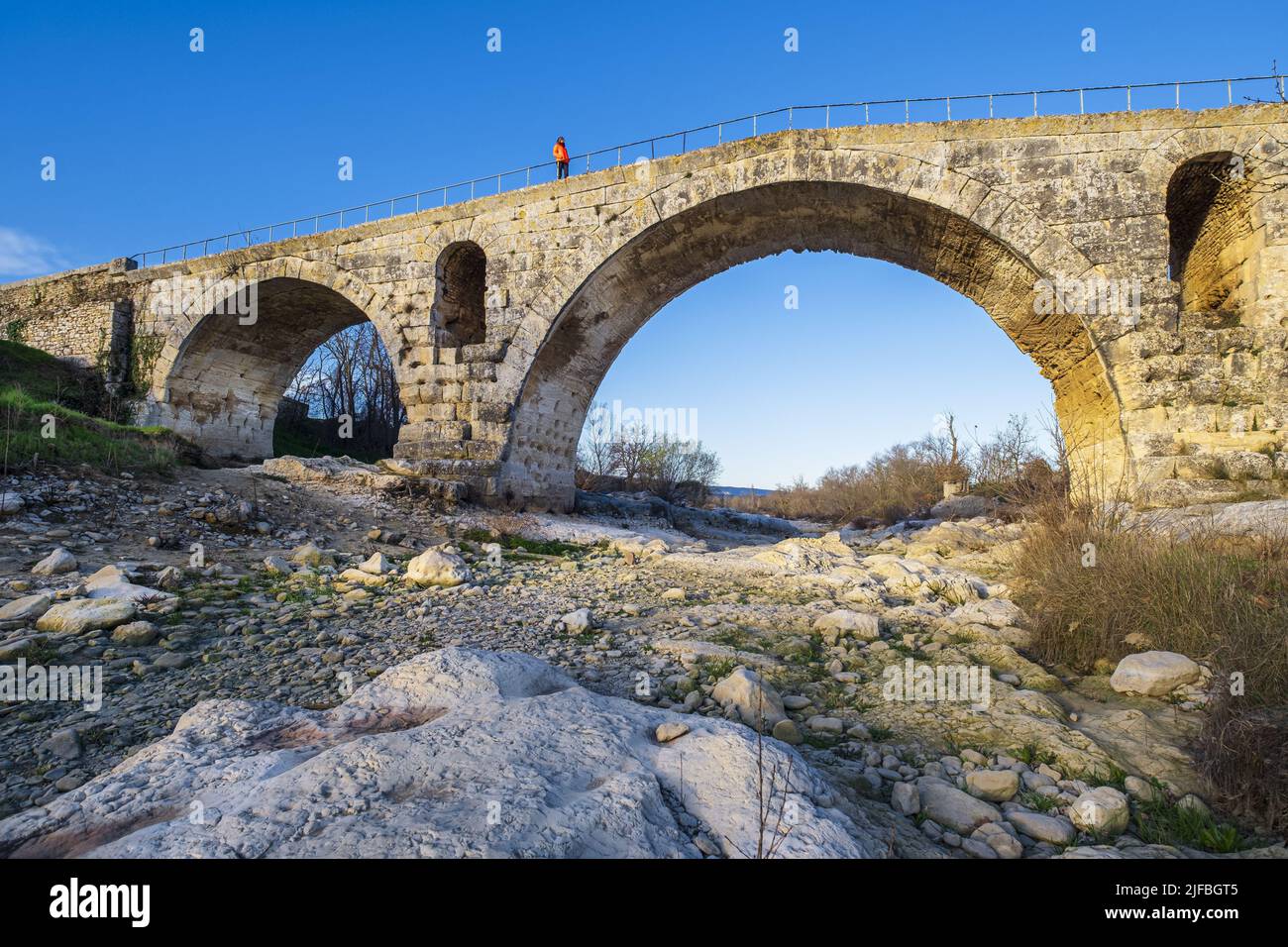 France, Vaucluse, Luberon regional nature park, Apt and Bonnieux, Pont ...