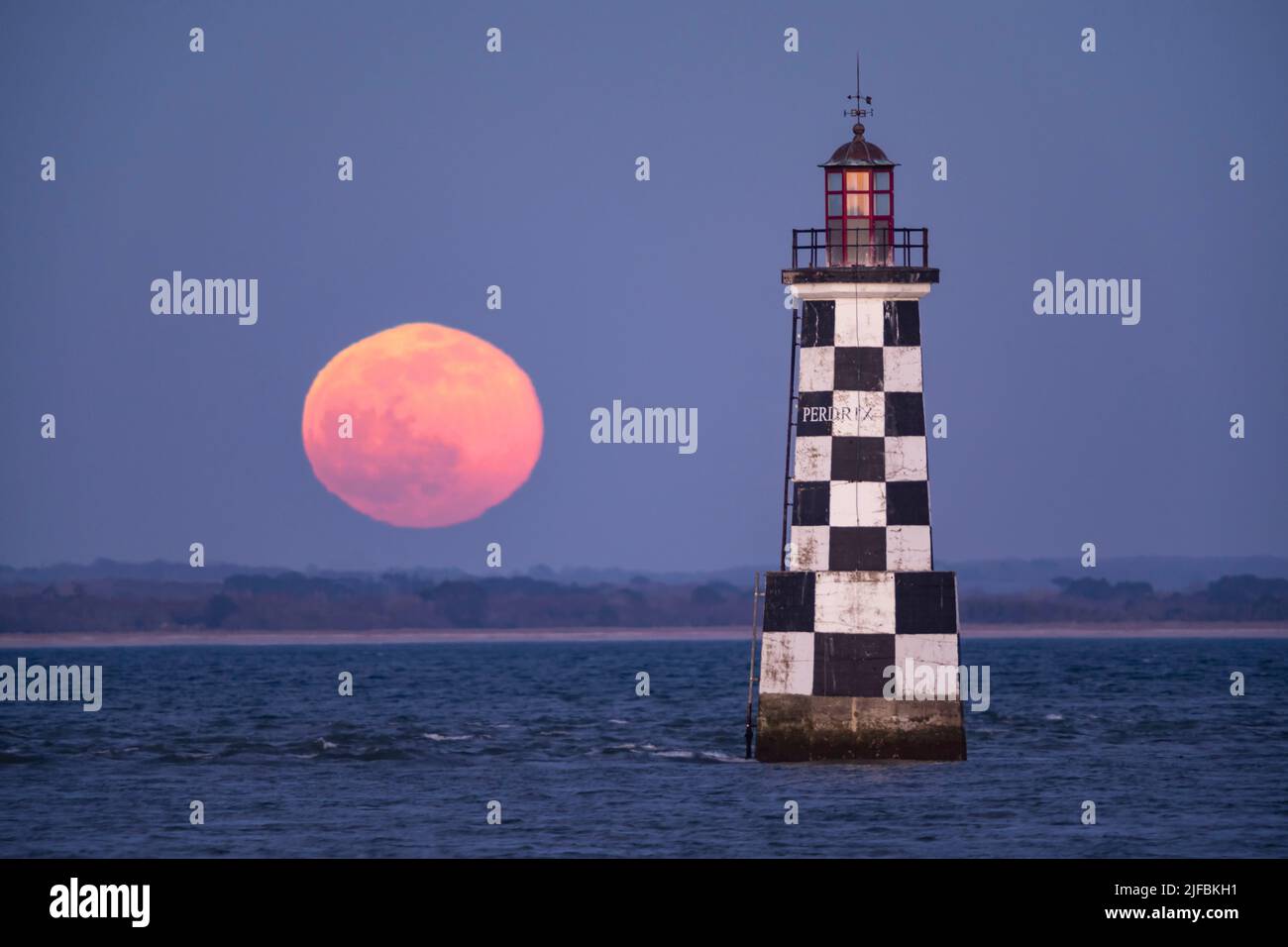 Perdrix lighthouse loctudy brittany france hi-res stock photography and images - Alamy