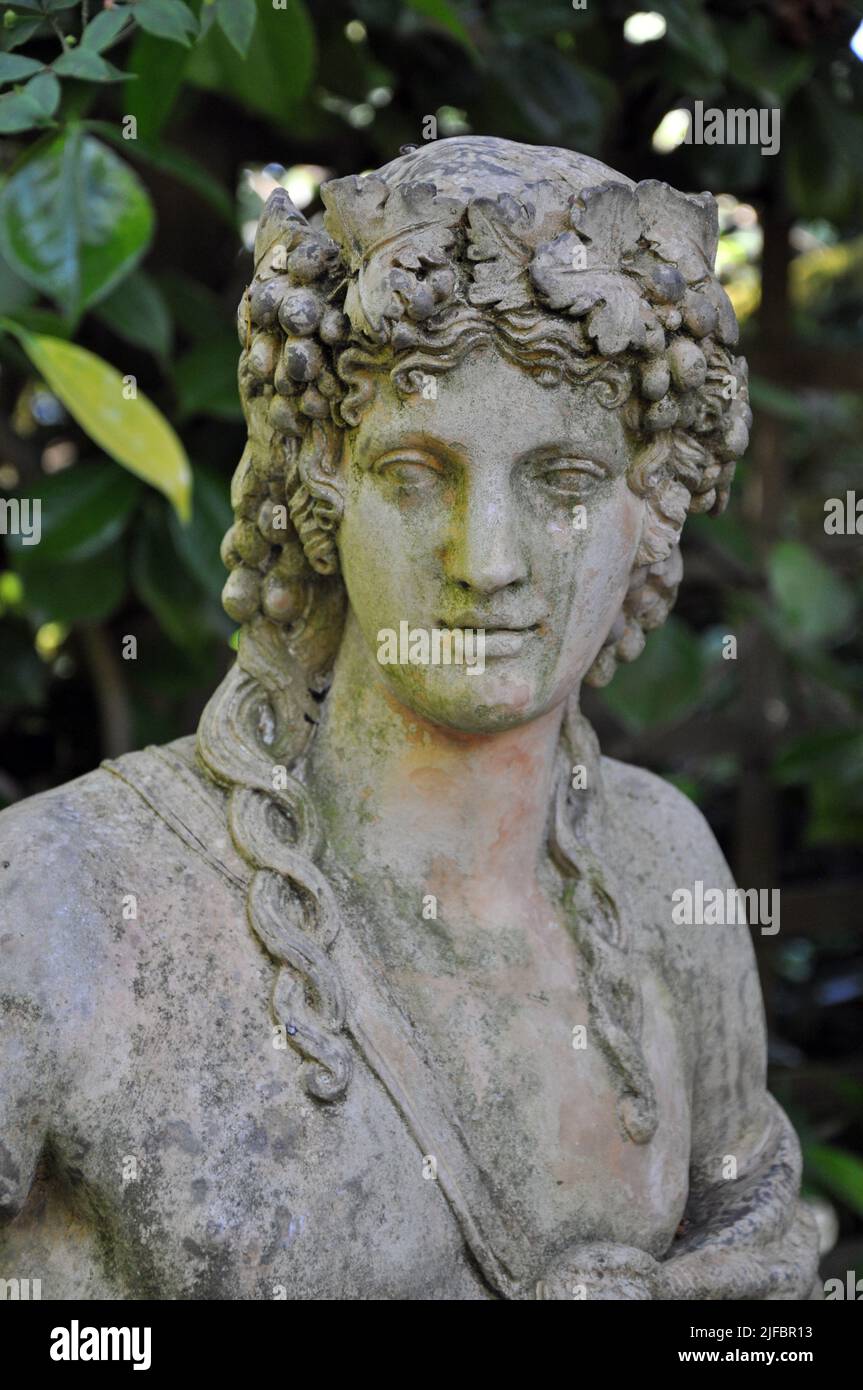 Roman statue in beautiful garden hi-res stock photography and images ...