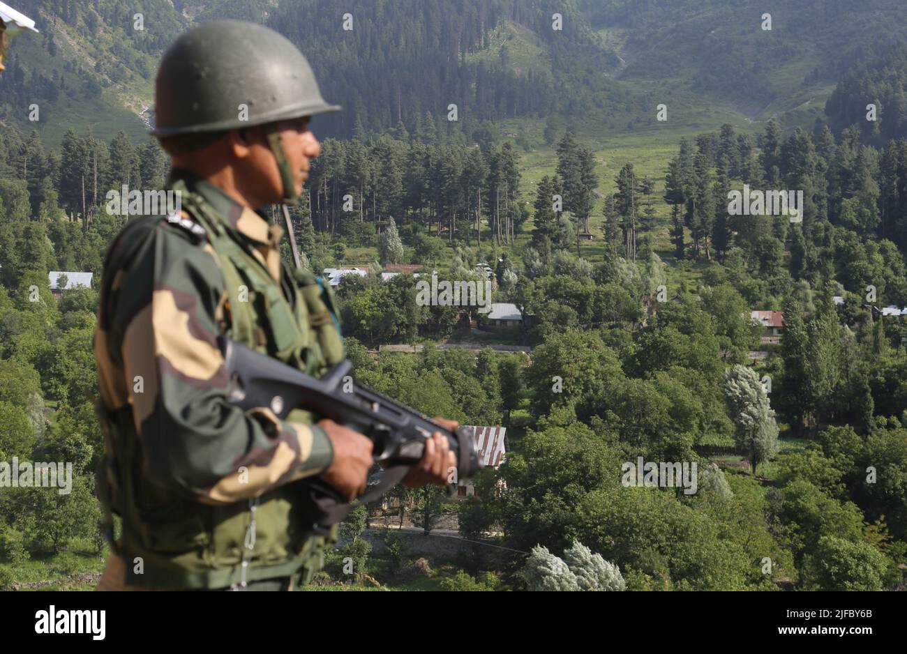 Border security force bsf soldier hi-res stock photography and images ...