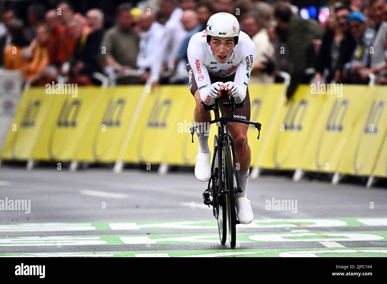 Belgian Stan Dewulf of AG2R Citroen and Belgian Stan Dewulf of AG2R ...