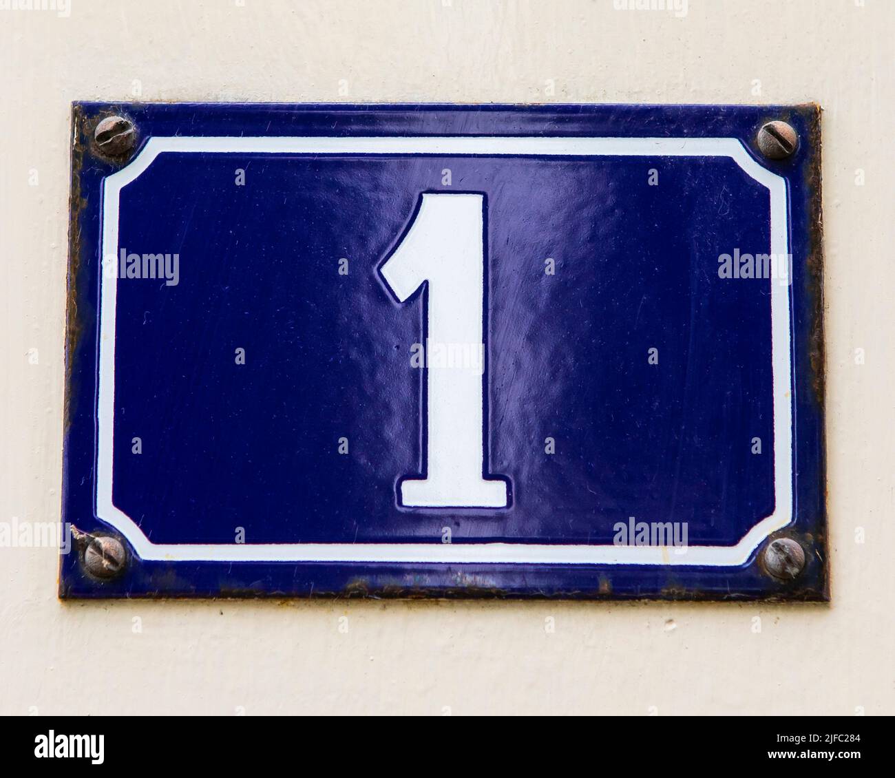 Front door number 1 hi-res stock photography and images - Alamy