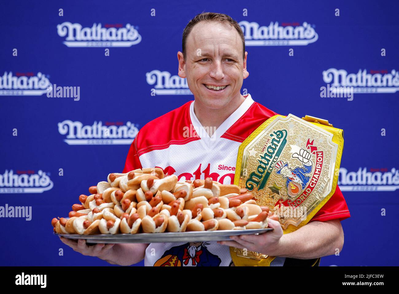 Joey chestnut 2022 hi-res stock photography and images - Alamy