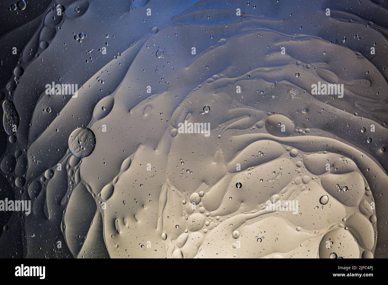 Fluid round hi-res stock photography and images - Alamy