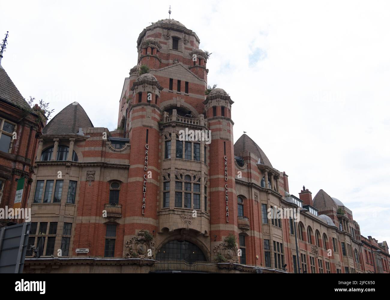 Exterior of grand central building in Liverpool Stock Photo - Alamy