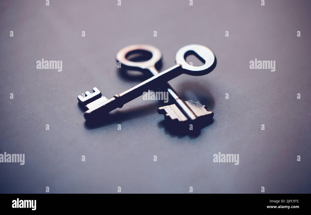 Crossed keys hi-res stock photography and images - Alamy