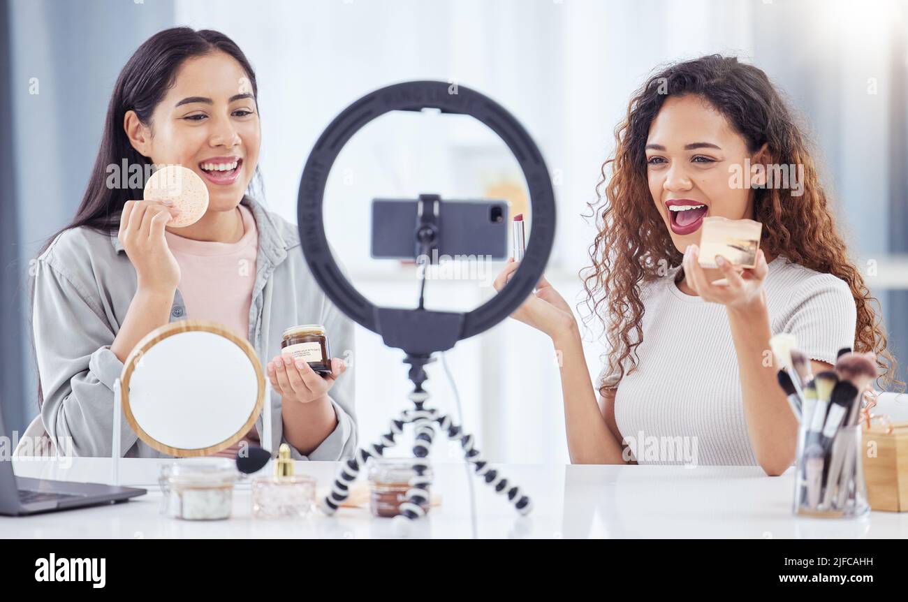 Beauty influencers hi-res stock photography and images - Alamy