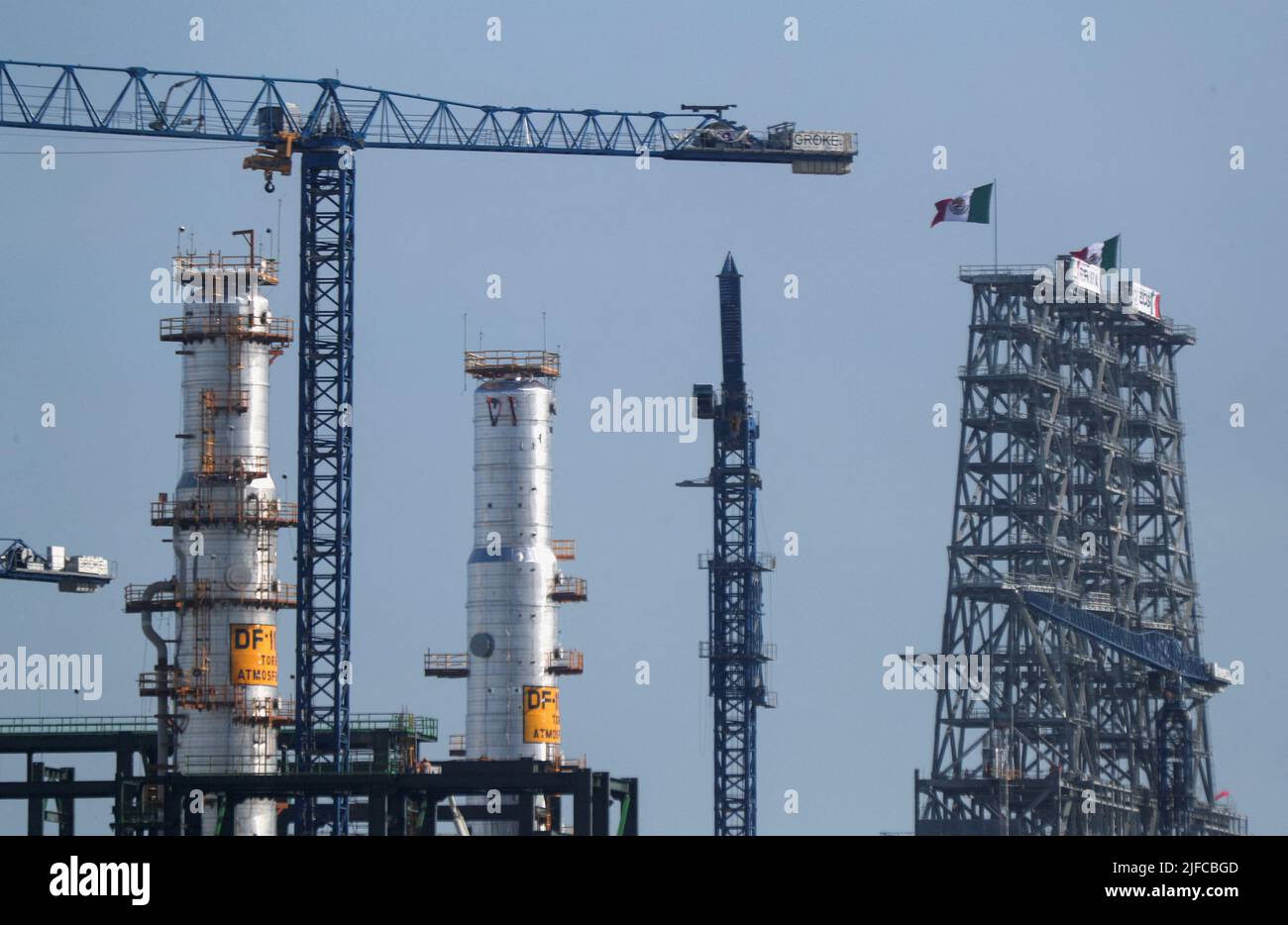 Dos bocas refinery hi-res stock photography and images - Alamy