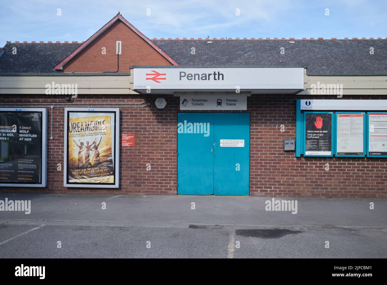Closed ticket office railway hi-res stock photography and images - Alamy