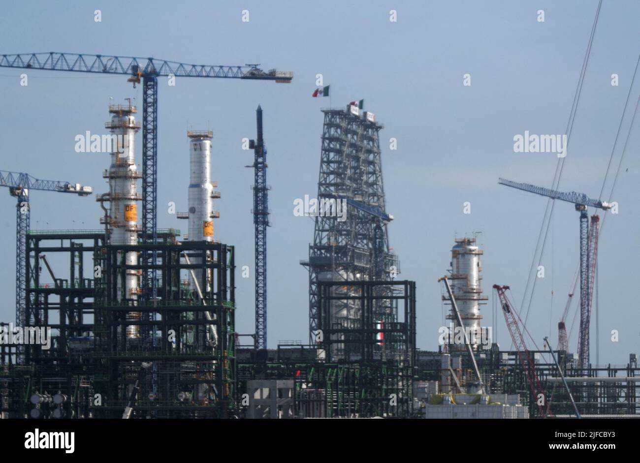 Dos bocas refinery hi-res stock photography and images - Alamy