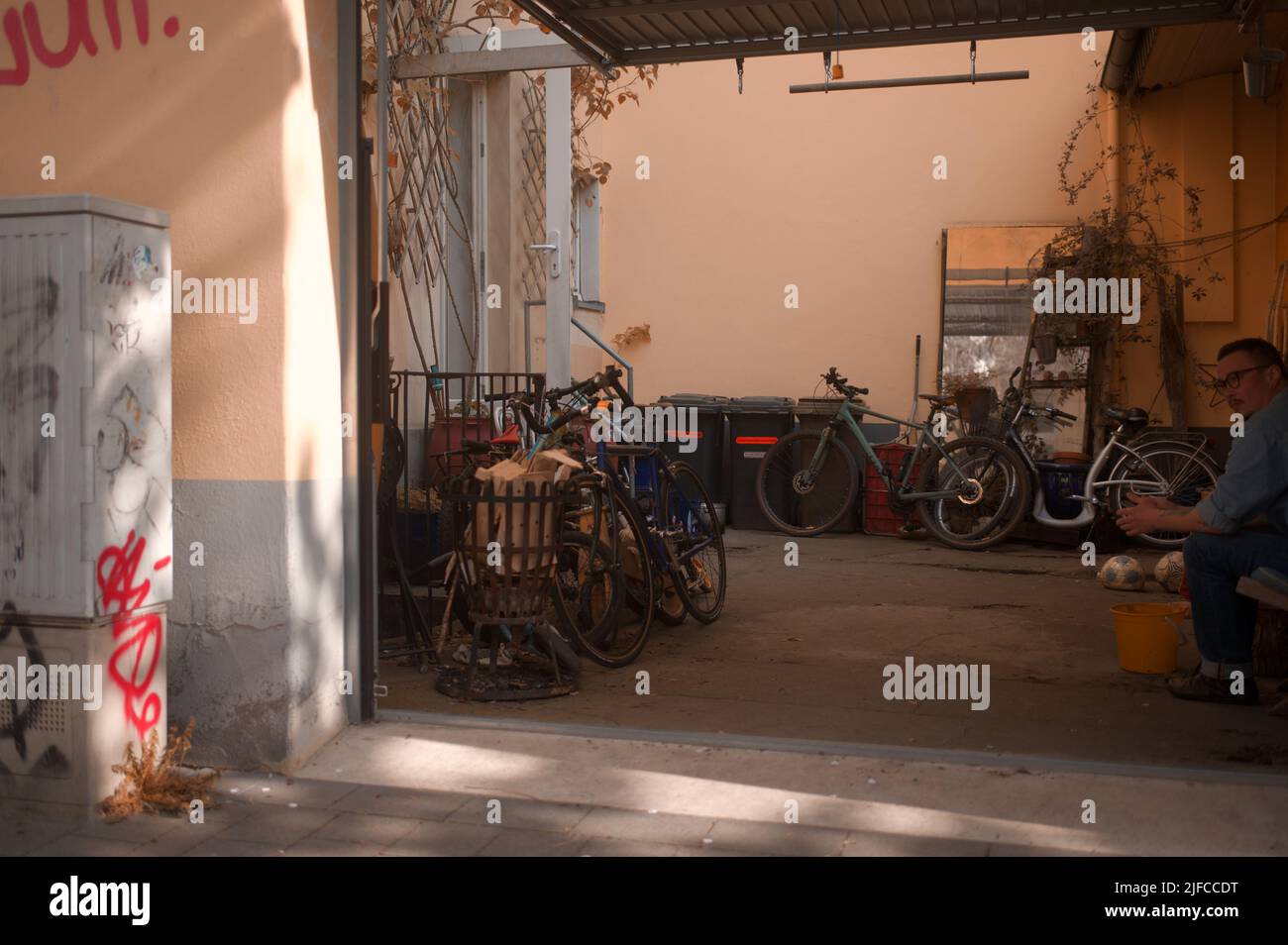 A friendly neighbor's garage with cycles Stock Photo - Alamy