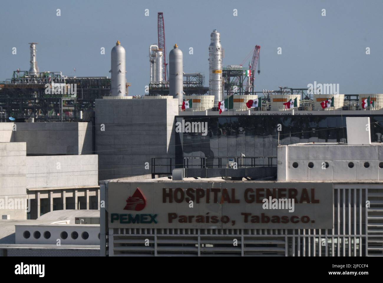 Dos bocas refinery hi-res stock photography and images - Alamy
