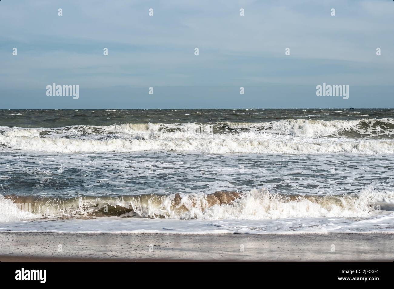 Ocean storm waves dramatically crashing splashing. Sky horizon line ...