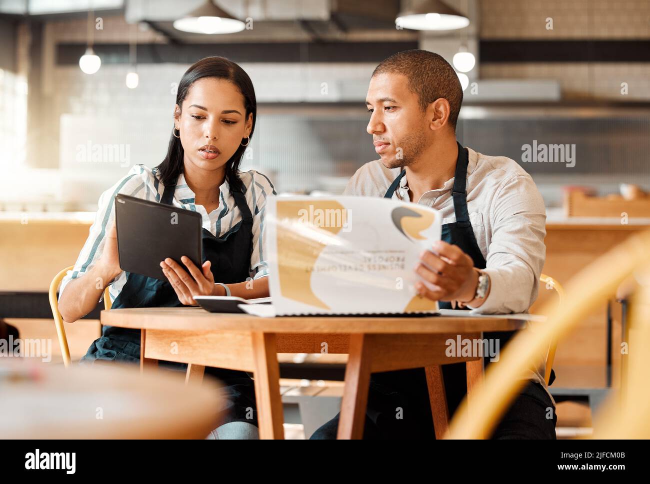 Restaurant workers hi-res stock photography and images - Alamy