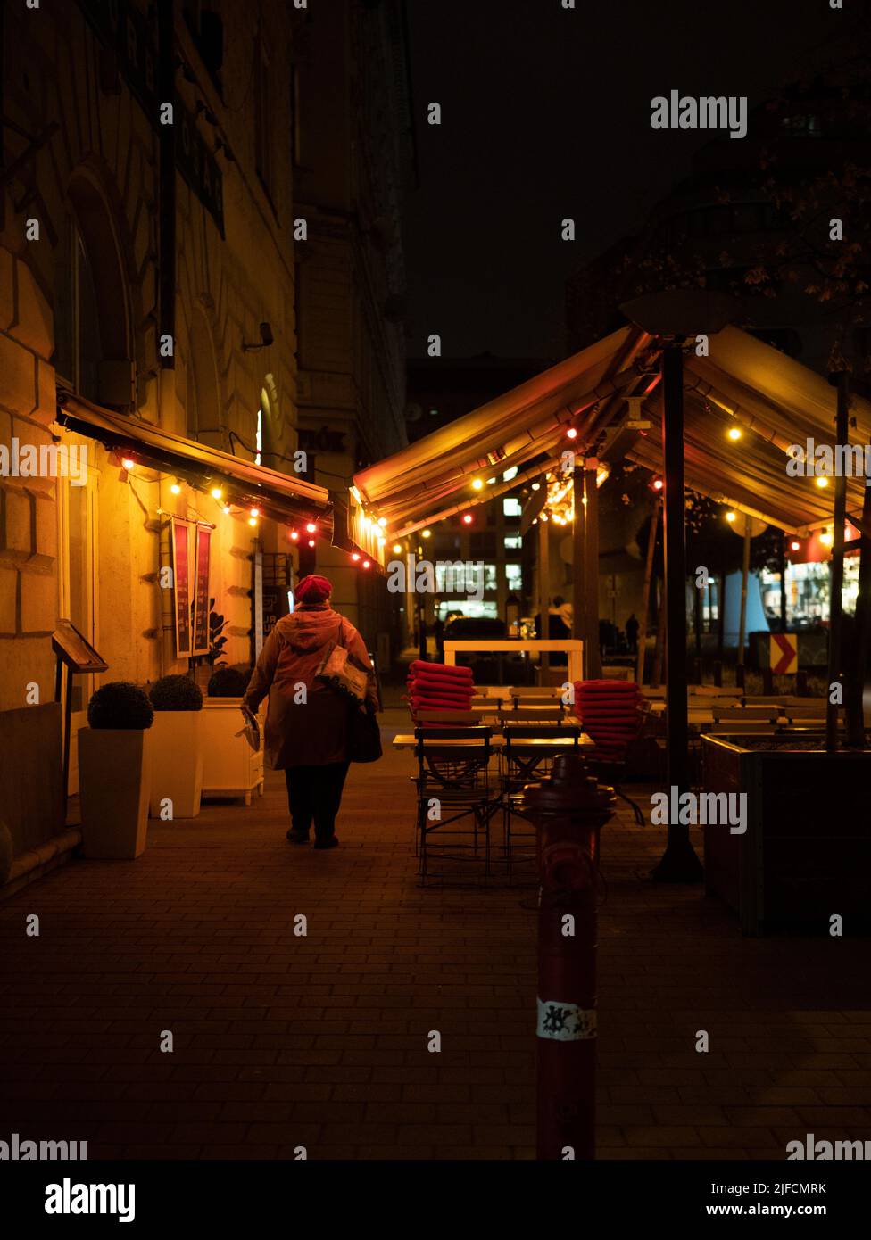 Night cafe outdoors hi-res stock photography and images - Alamy