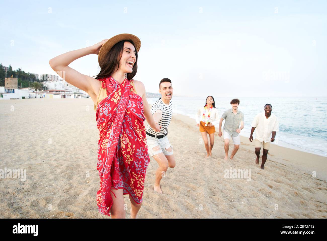 Summer beach happy friends group hi-res stock photography and images ...
