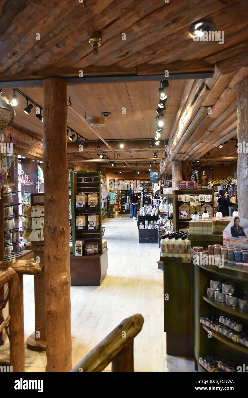Old faithful gift shop hi-res stock photography and images - Alamy
