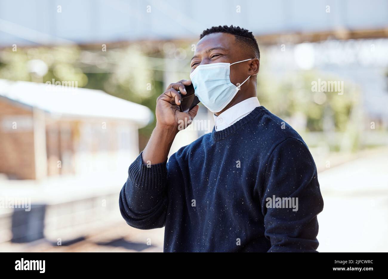 Black man making phone call hi-res stock photography and images - Alamy