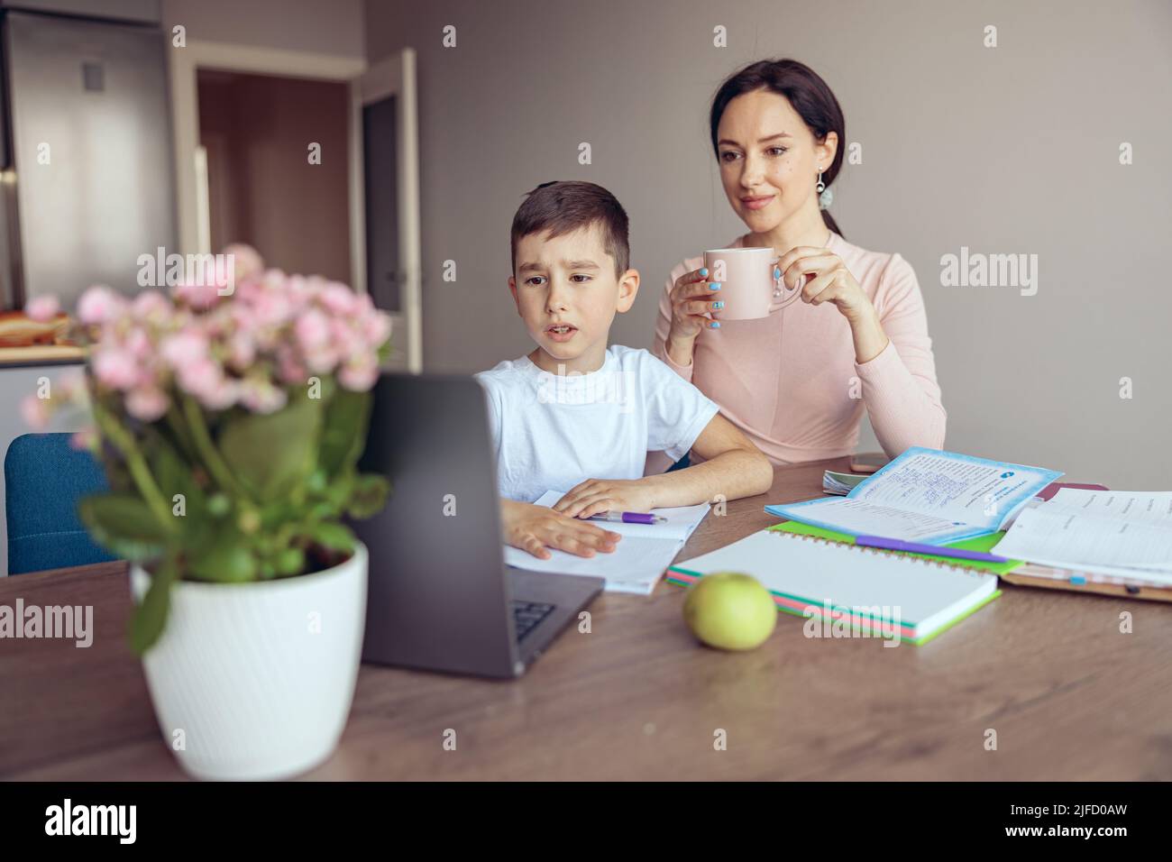 Child computer confused parent hi-res stock photography and images - Alamy