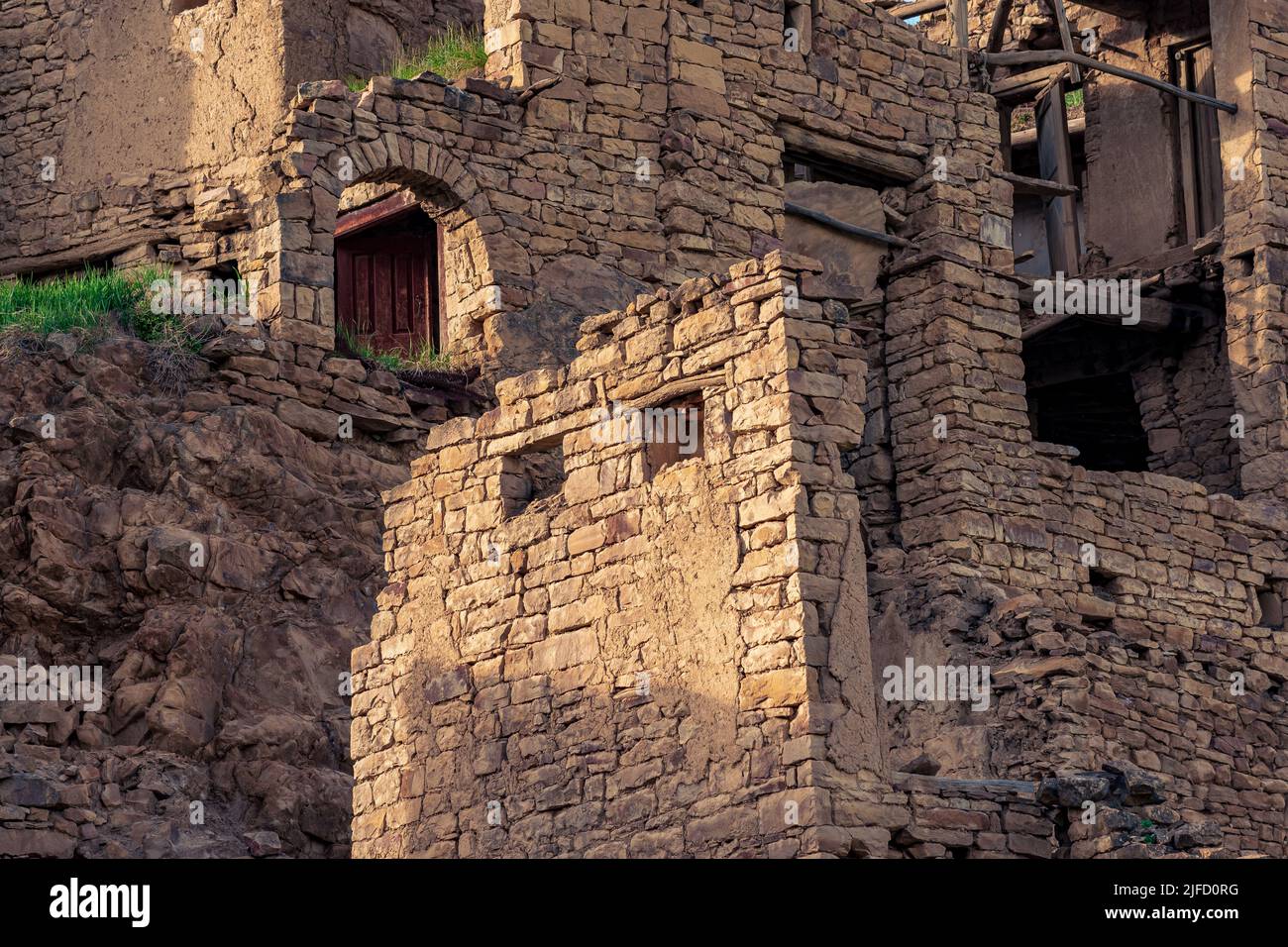 Building attached to rock hi-res stock photography and images - Alamy