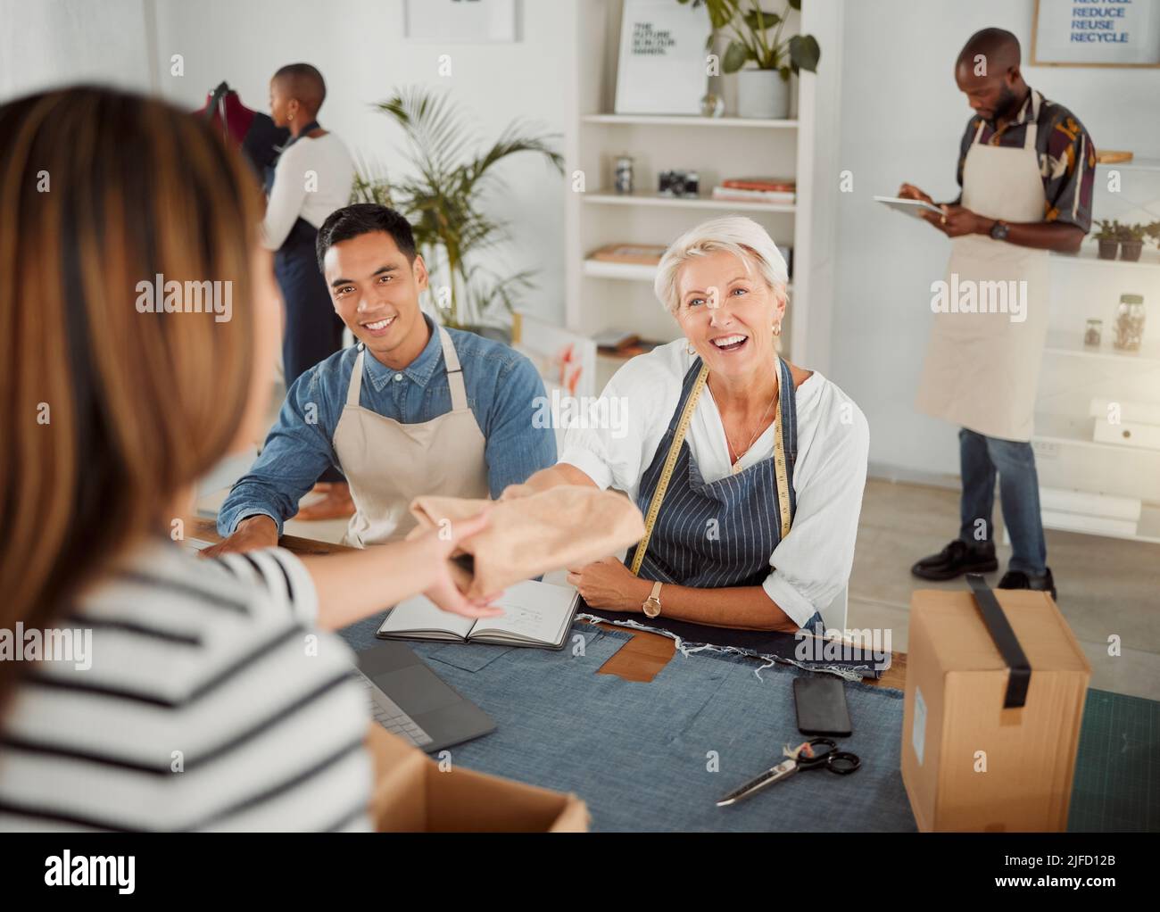 Shop worker boutique female hi-res stock photography and images - Alamy