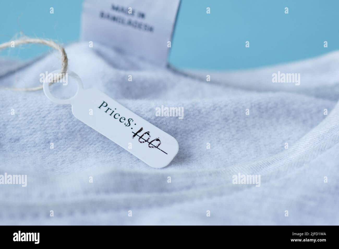 100 dollar price tag on a shirt Stock Photo - Alamy