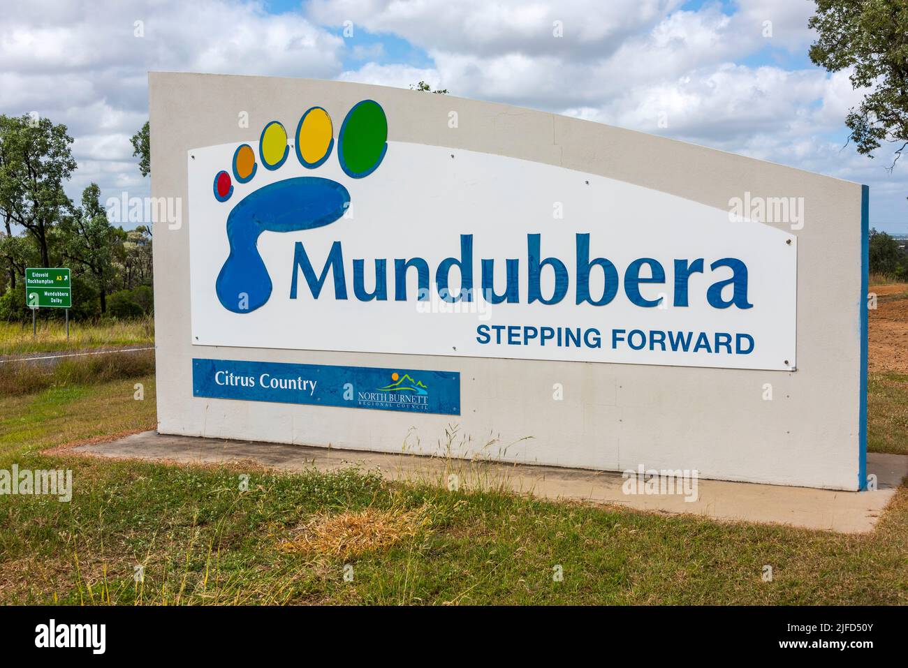Sign at the entrance to Mundubbera in queensland, australia Stock Photo ...