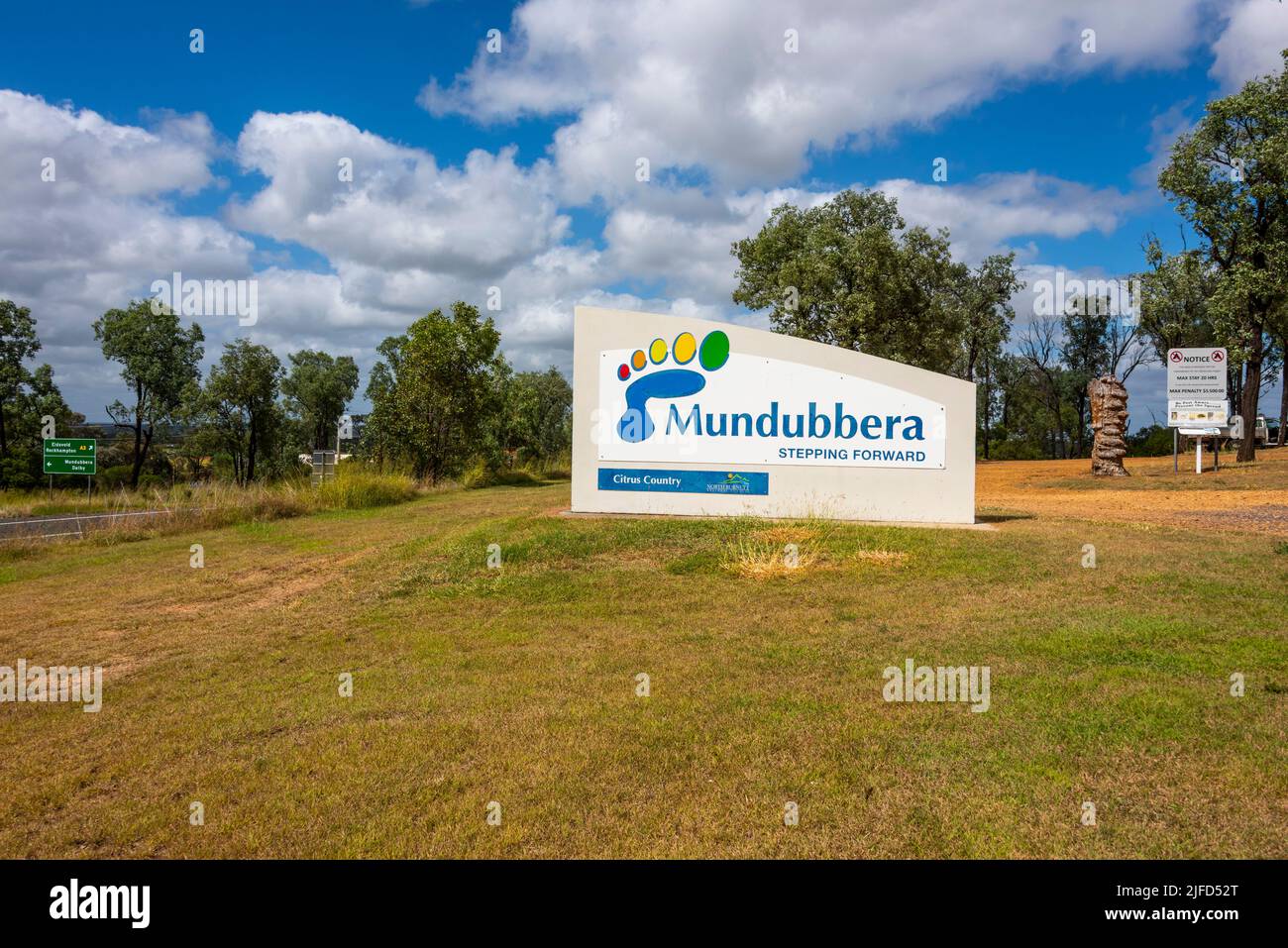 Sign at the entrance to Mundubbera in queensland, australia Stock Photo ...
