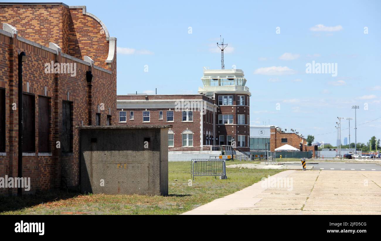 Floyd bennet airfield hi-res stock photography and images - Alamy