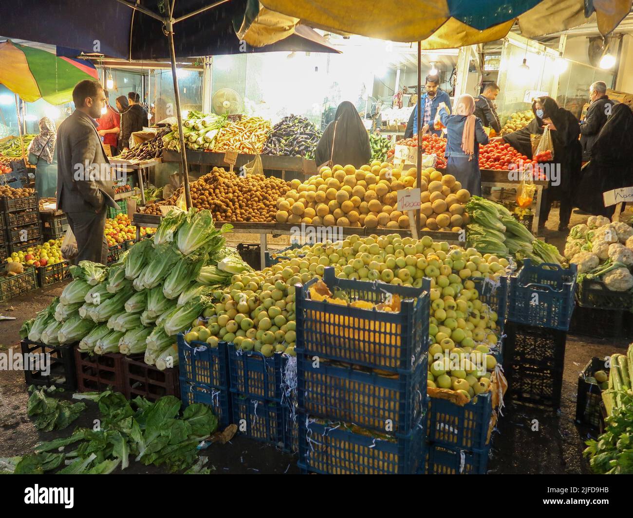 Iran fruit stall hi-res stock photography and images - Alamy