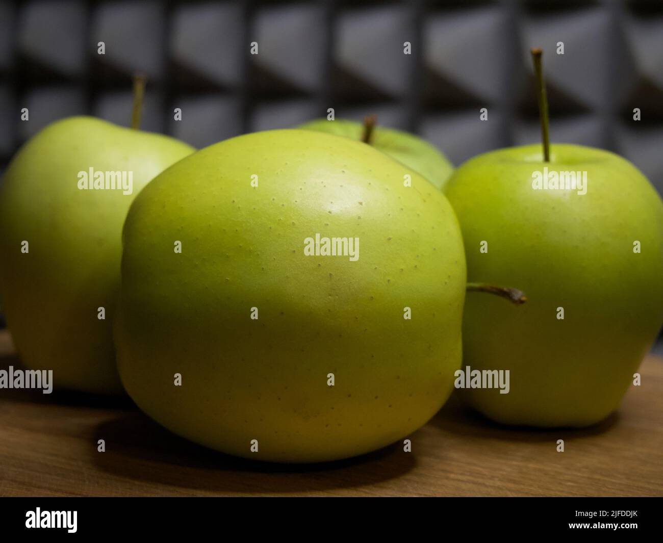 Several green apples, side view. Fruit close-up Stock Photo - Alamy