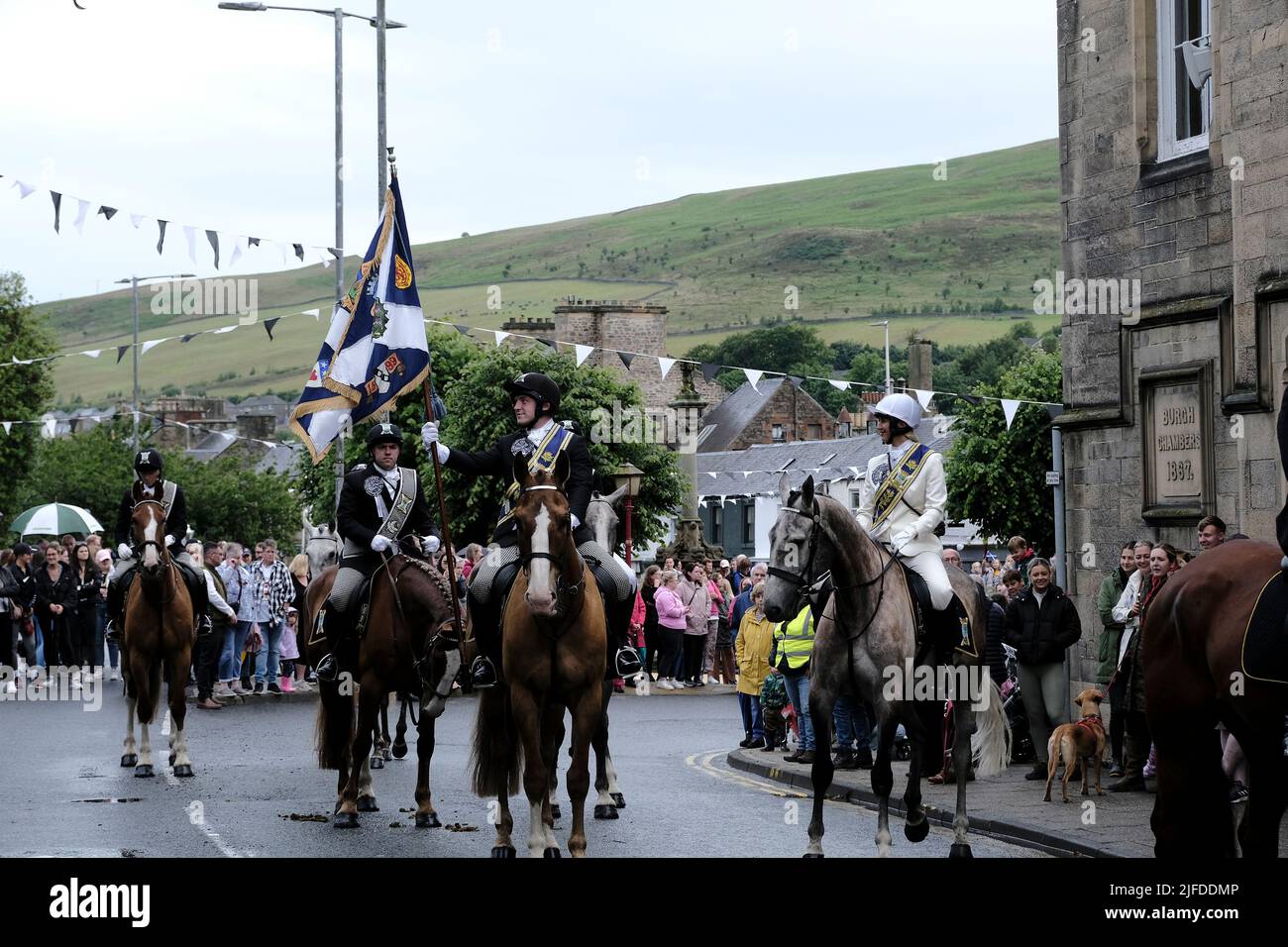 Galashiels, UK. 02 Jul.2022. Braw Lad John Turnbull carries the Burgh ...