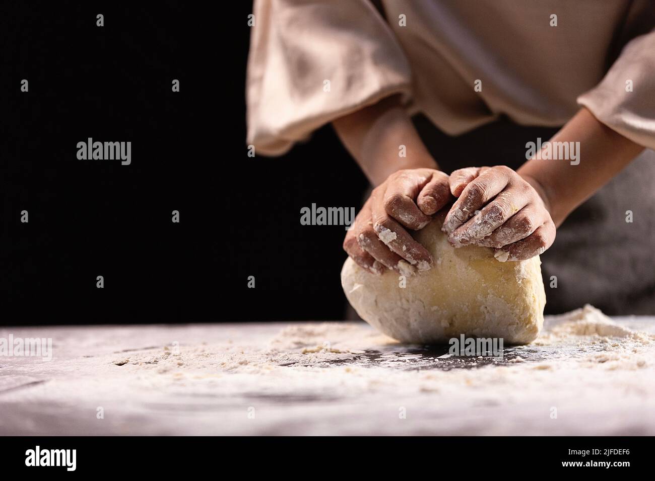 Kneading dough, the traditional Chinese pasta wheaten food making ...