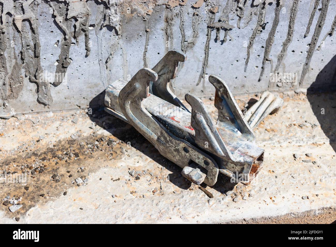 Column brackets hi-res stock photography and images - Alamy