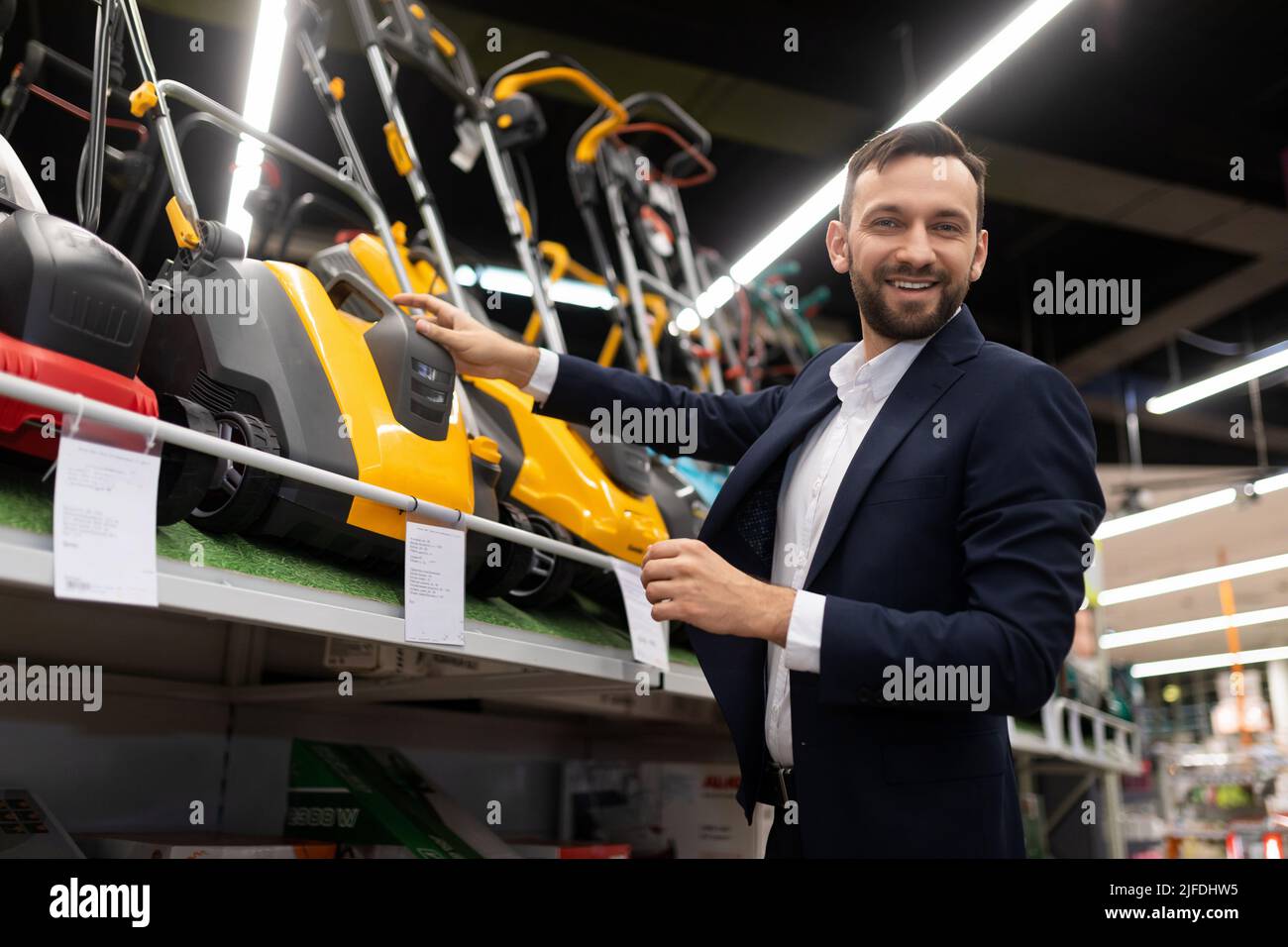 Electric leaf blower hi-res stock photography and images - Alamy