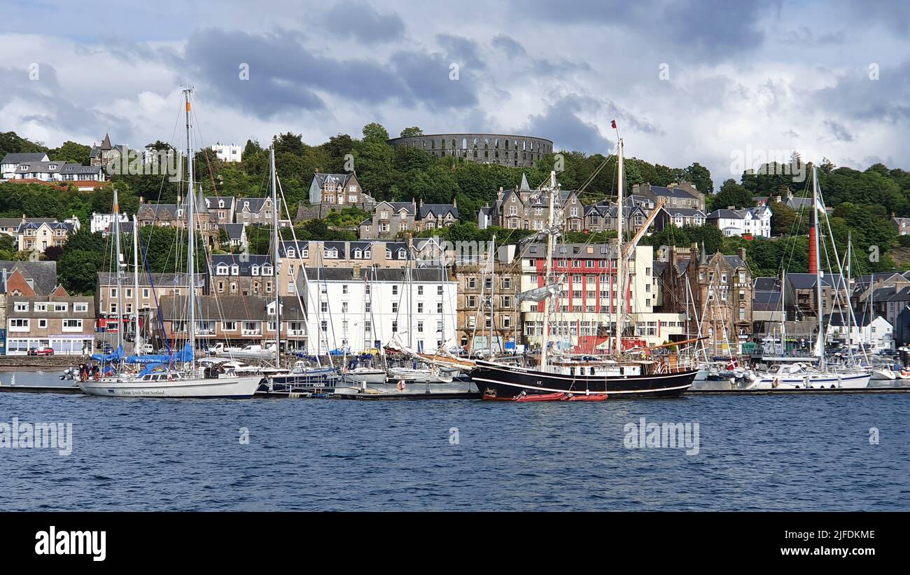 Oban harbour and town Stock Photo - Alamy