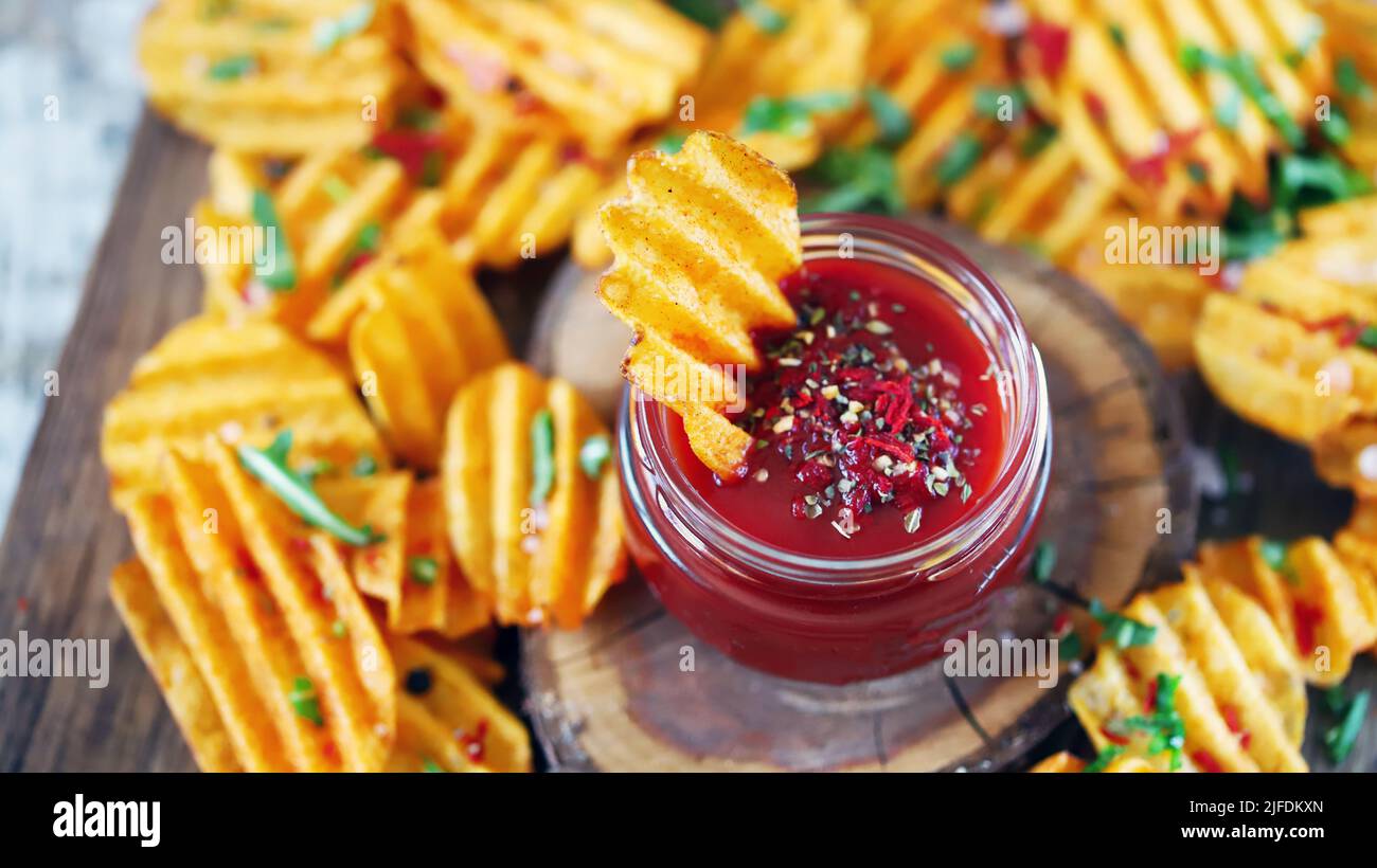 Corrugated chips with spices and sauce Stock Photo - Alamy