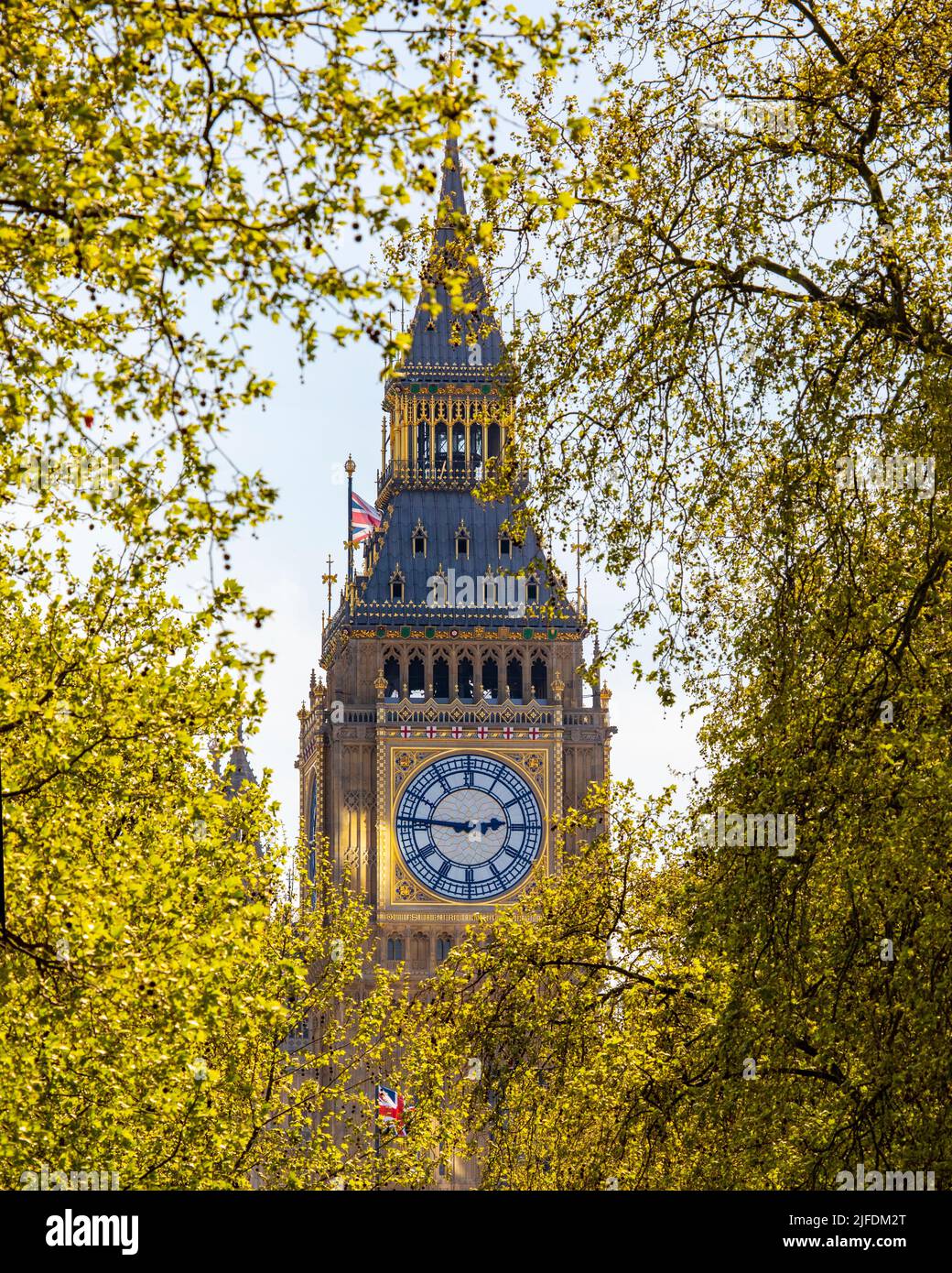 The historic Elizabeth Tower, viewed from the Vicoria Ebankment in ...