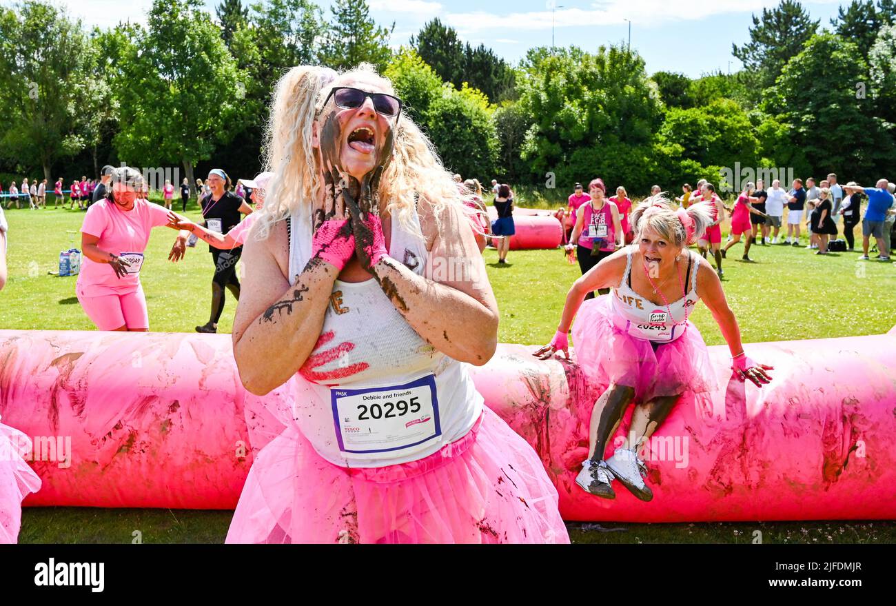 Women covered in mud hi-res stock photography and images - Alamy
