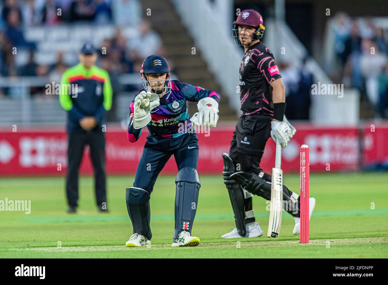 London, UK. 01th Jul, 2022. Middlesex's Wicket-Keeper John Simpson ...