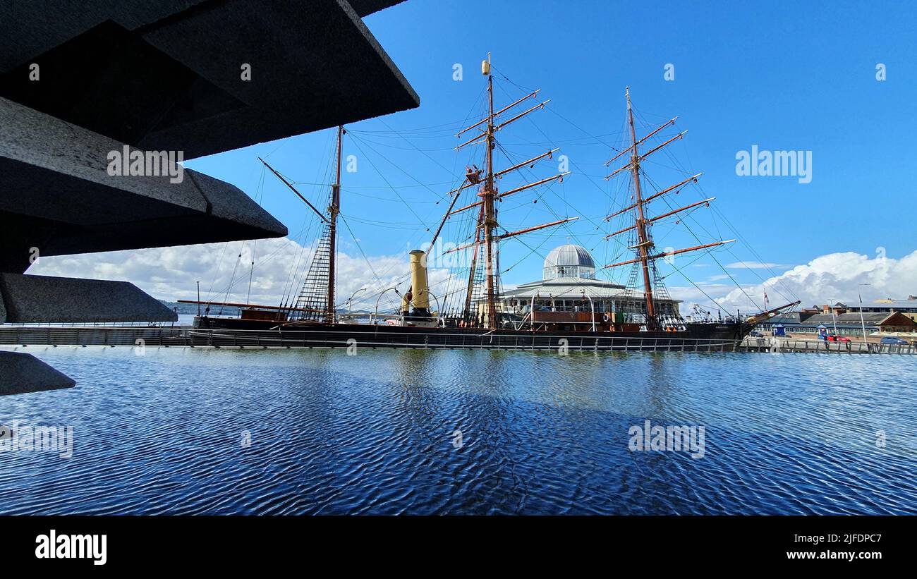 Model rrs discovery ship dundee hi-res stock photography and images - Alamy