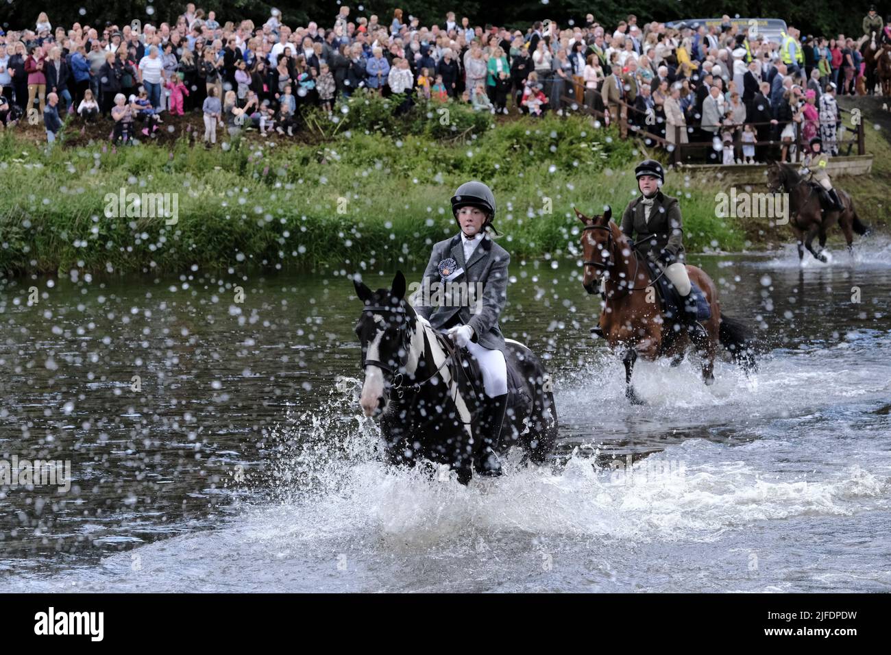 Galashiels, UK. 02 Jul.2022. Making a splash as mounted supporters ...