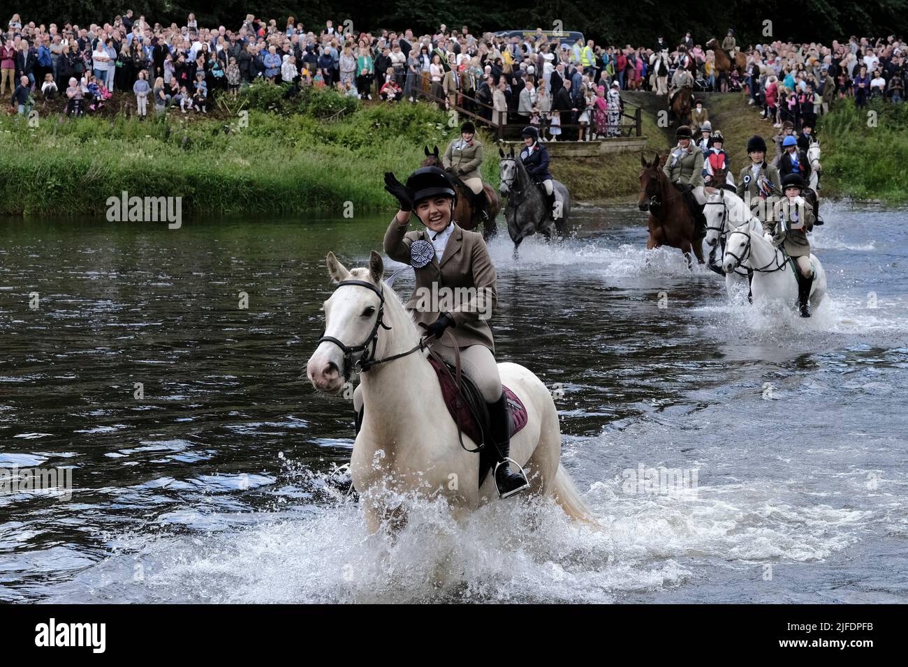 Galashiels, UK. 02 Jul.2022. Making a splash as mounted supporters ...